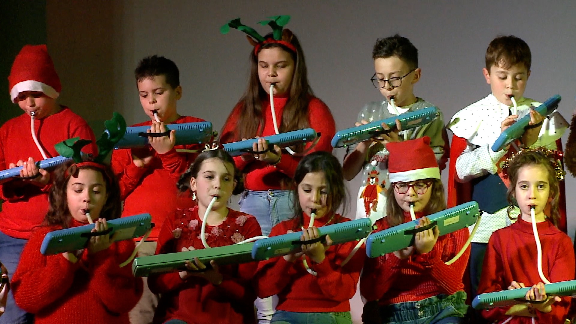 “Il Grinch che rubò il Natale”: gli auguri dei bambini della primaria ...